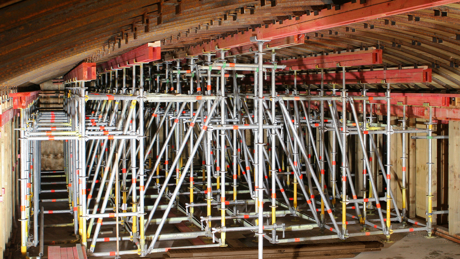 Propping at Elelphant Hill - Layher. The Scaffolding System.