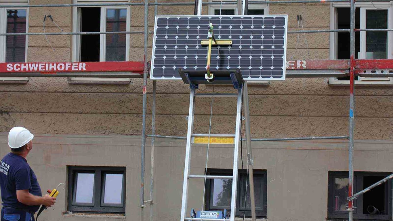 GEDA Solarlift - Layher. The Scaffolding System.