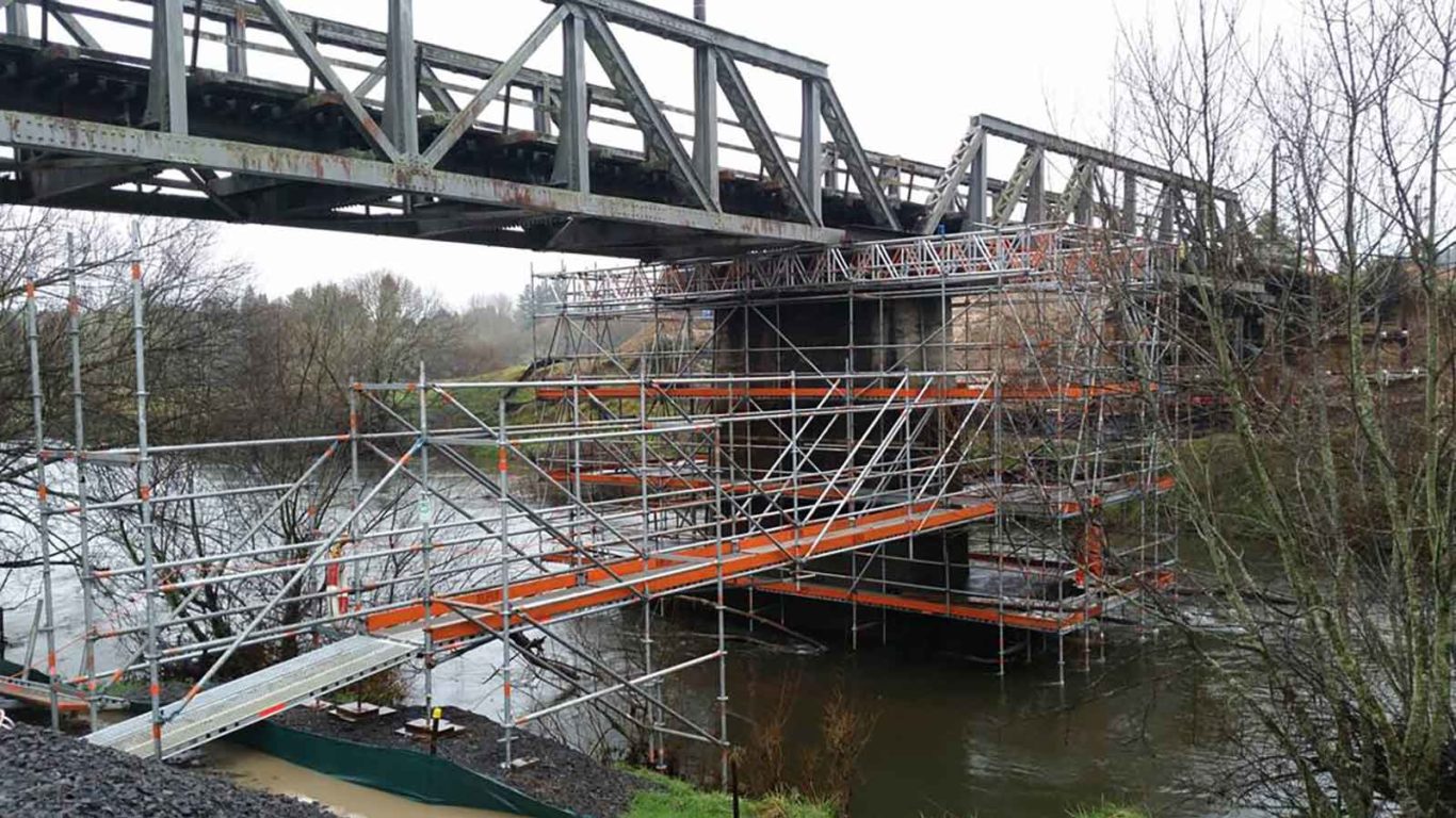 Euro Scaffolds Bridge - Layher. The Scaffolding System.
